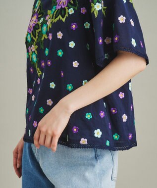 マルチフラワー刺繍トップ / GRACE CONTINENTAL | GRACE マルチフラワー刺繍トップ / GRACE CONTINENTAL | GRACE
